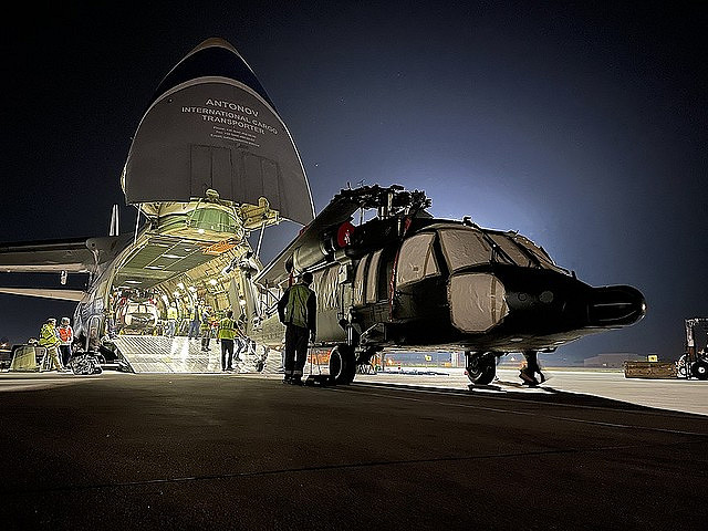 PZL Mielec Delivers Another Five S-70i Black Hawk Helicopters to the Philippine Air Force ...